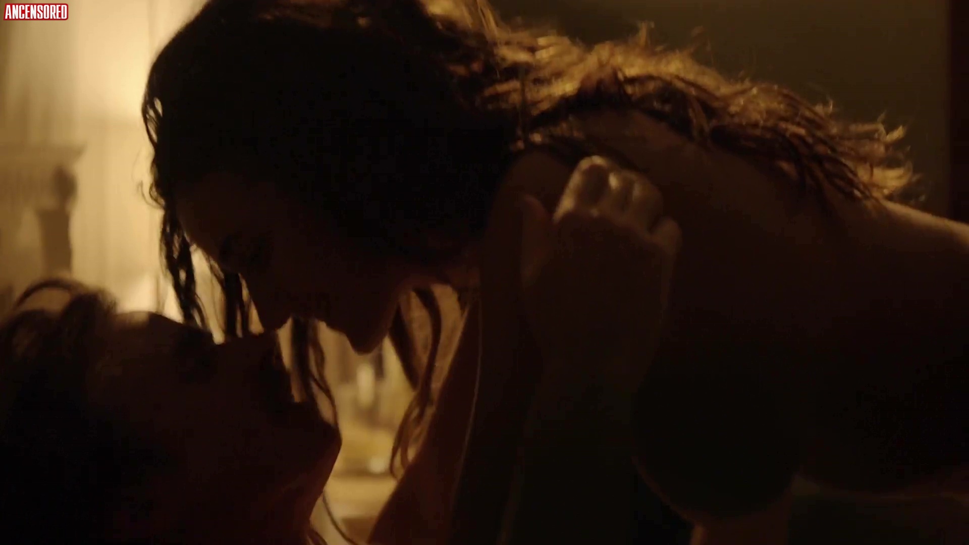 Emmanuelle Chriqui Desnuda En Hospitality